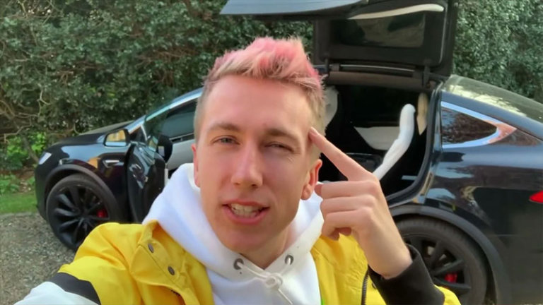Miniminter Net Worth: The Wealth of the British Star Exposed